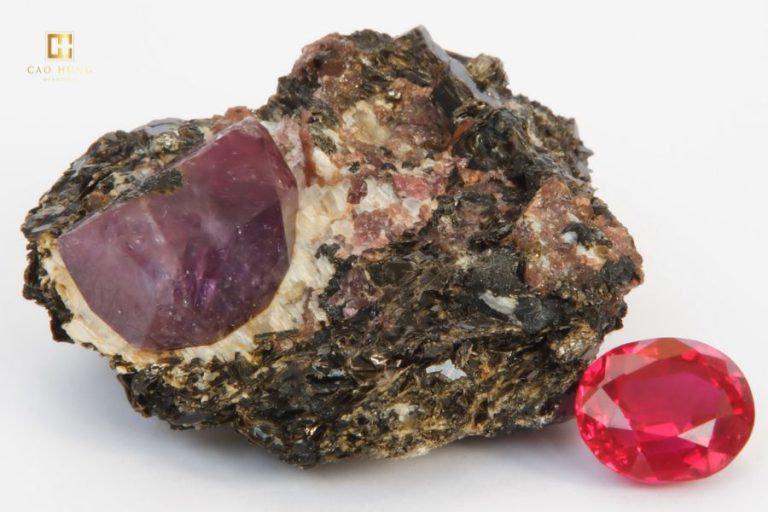 So sánh ruby và kim cương cái nào đắt hơn? Cập nhật 2026 | Cao Hùng Diamond